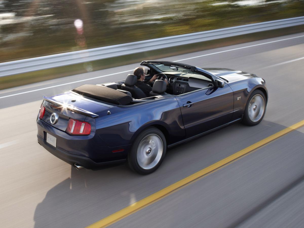 Ford Mustang Convertible V 4.6 i V8 24V (304 Hp)